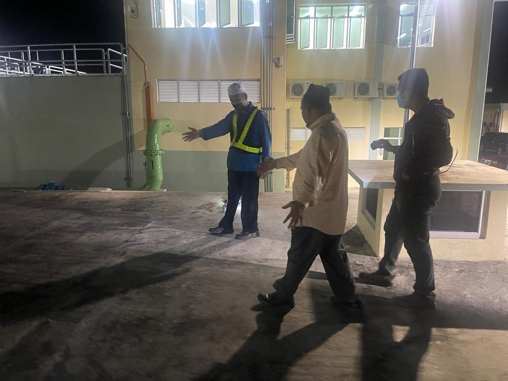 Anggota SPAN Ir. Dr.Asari Daud dan En. Johari Pawanchik, Pengarah Kanan ...