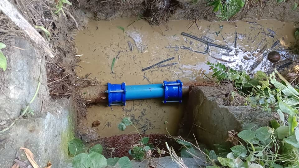 PENEMUAN KEBOCORAN PAIP DI KG LALANG PEPUYU, TANAH MERAH - Air Kelantan Sdn. Bhd. (AKSB)